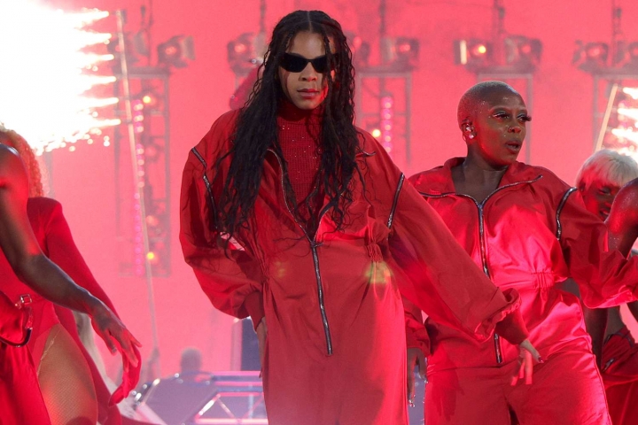 Beyoncé Brings Daughter, Blue Ivy, On Stage as a Suprise Backup Dancer ...